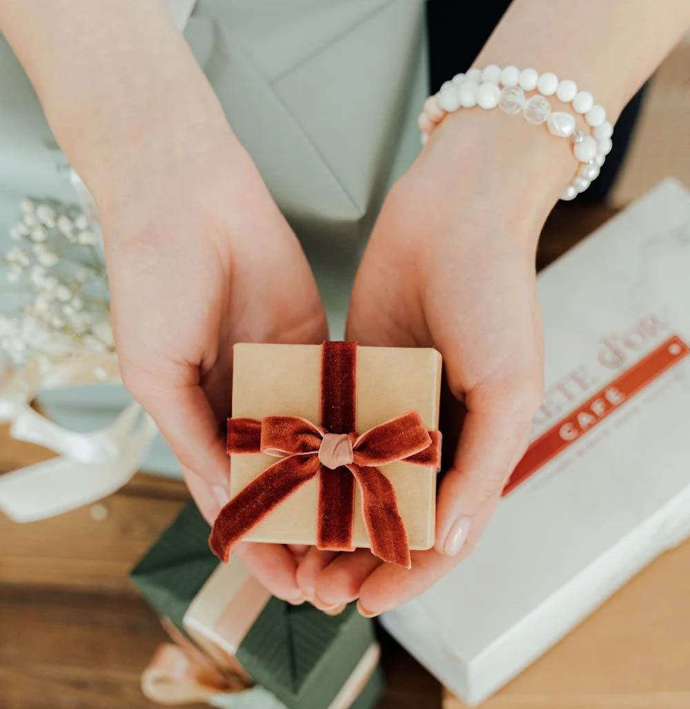 How to Choose a Memorable Wedding Gift